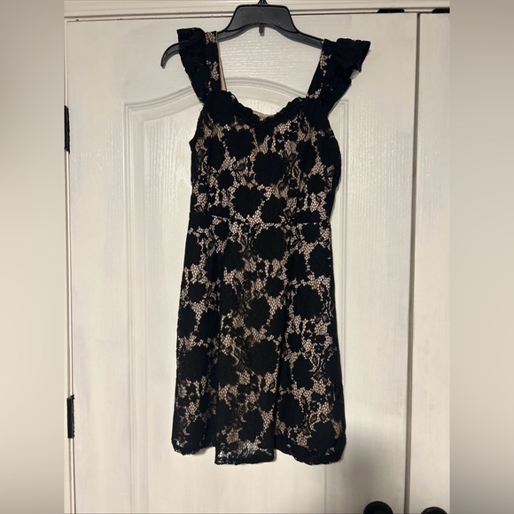 Monteau | Dresses | Monteau Black And Cream Floral Lace Dress | Poshmark